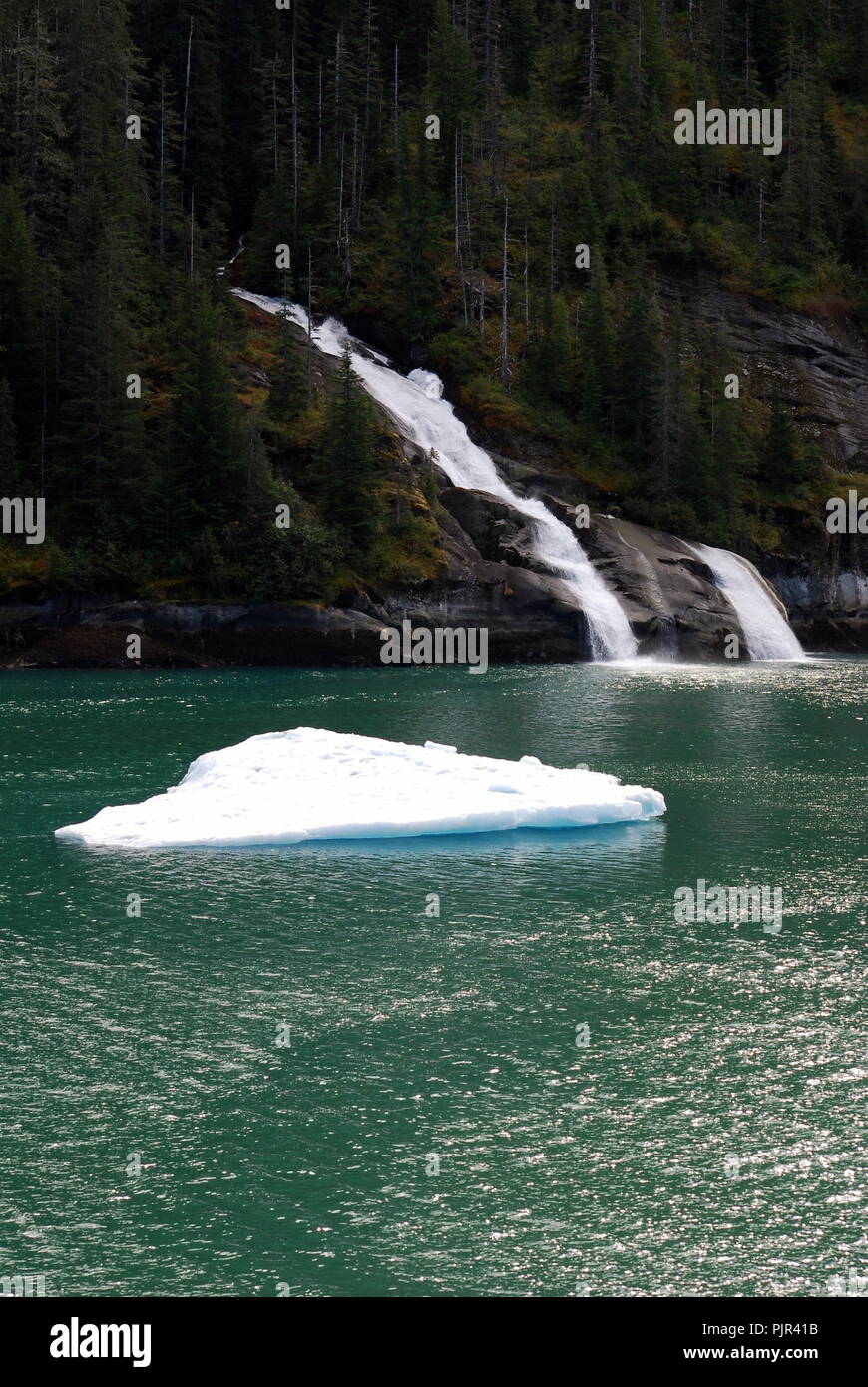 Iceberg and waterfall hi-res stock photography and images - Alamy