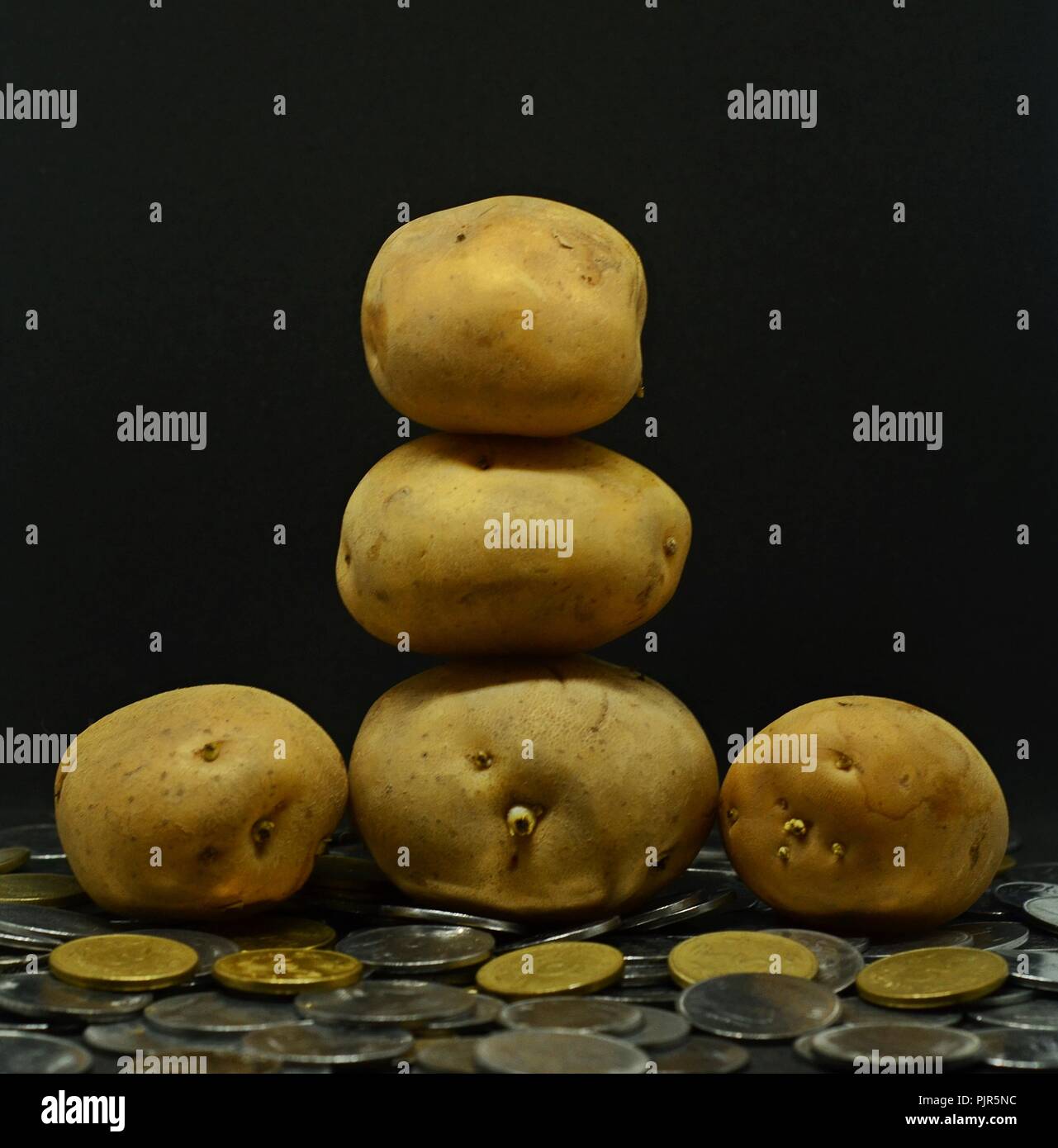 Indian five rupee coin hi-res stock photography and images - Alamy