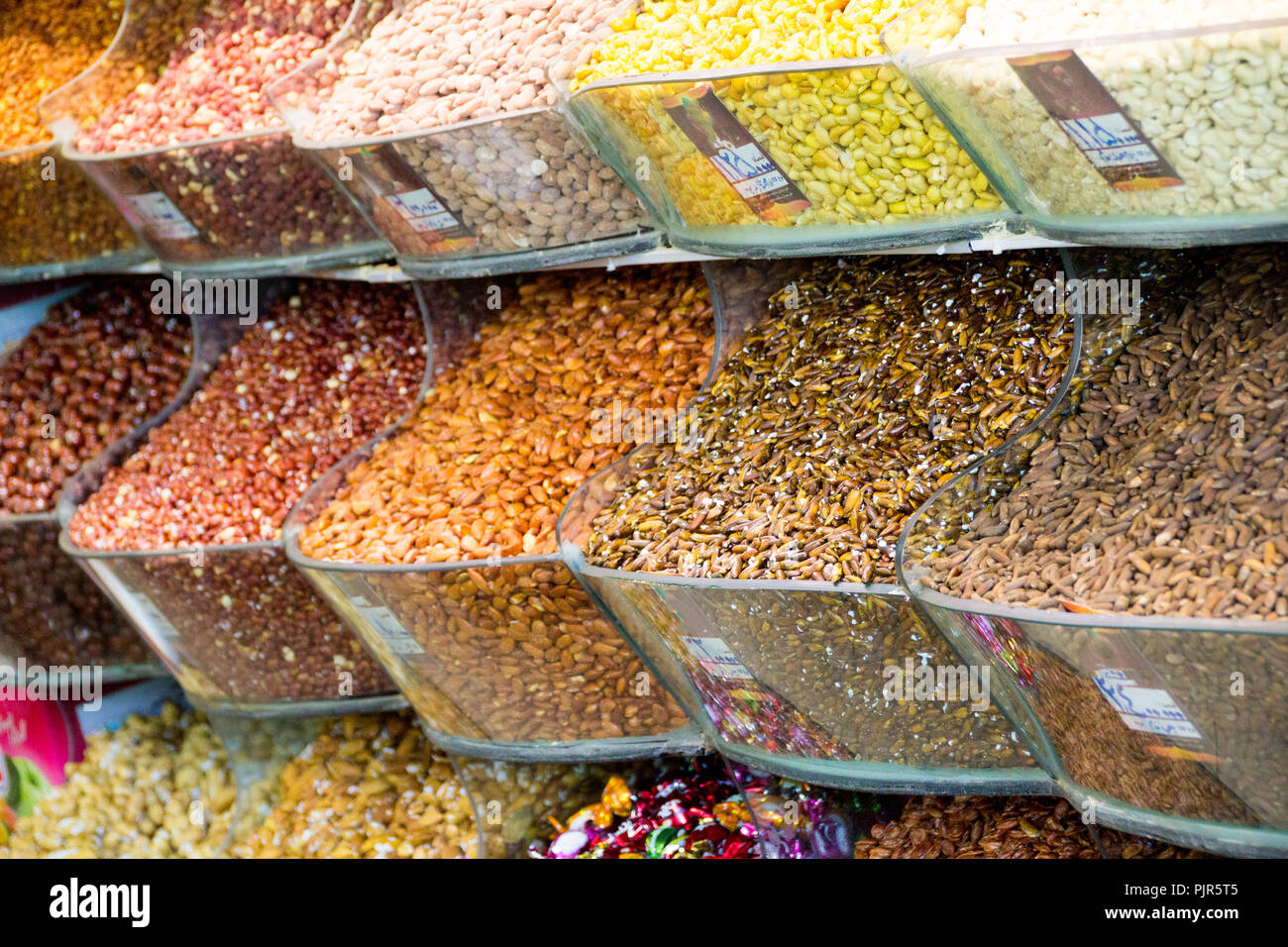 Nuts store hi-res stock photography and images - Alamy