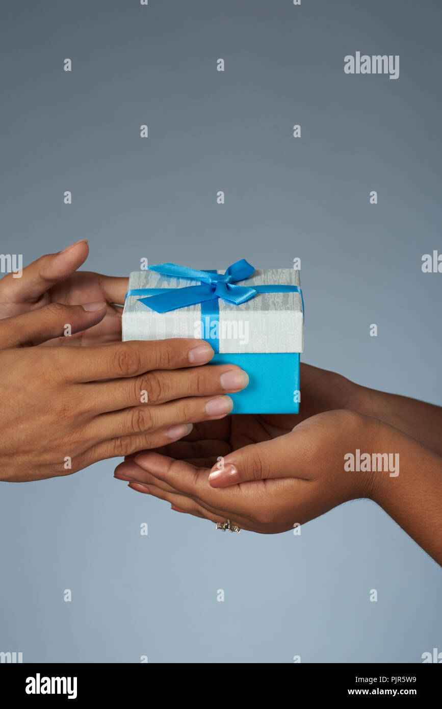 Male hands giving gift box hi-res stock photography and images - Alamy