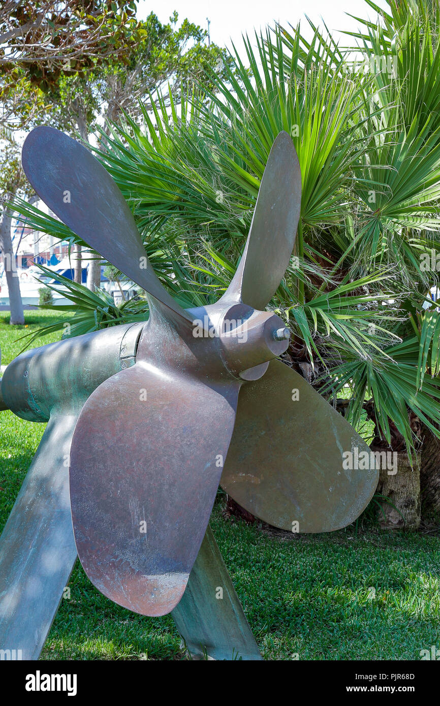 Boat helix hi-res stock photography and images - Alamy