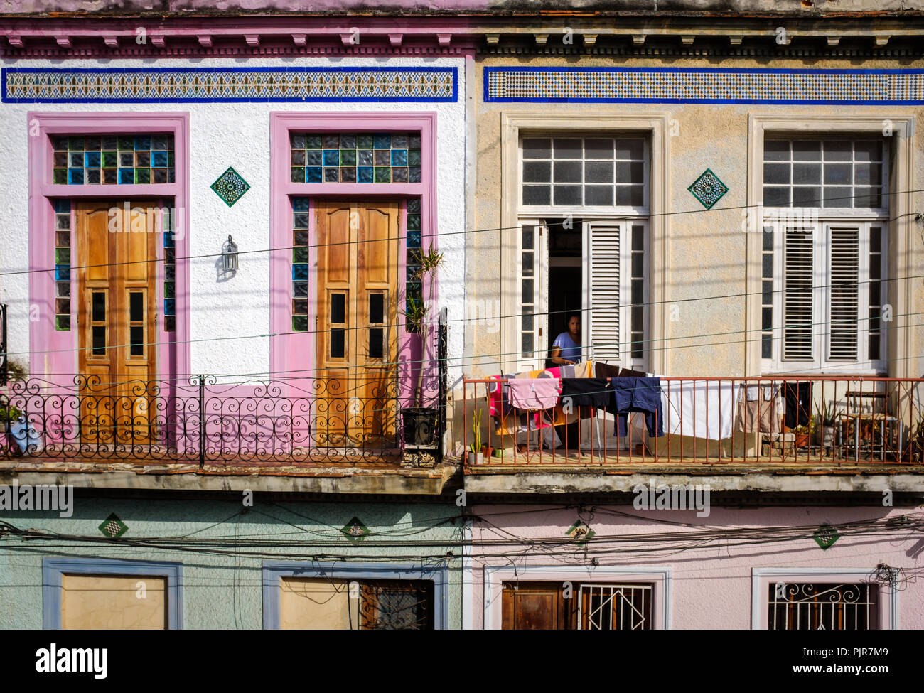 Havana balconies hi-res stock photography and images - Alamy