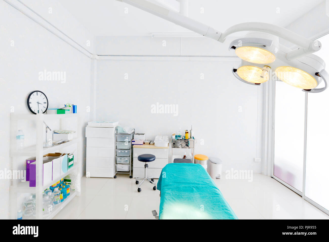 Surgical instruments blood hi-res stock photography and images - Alamy