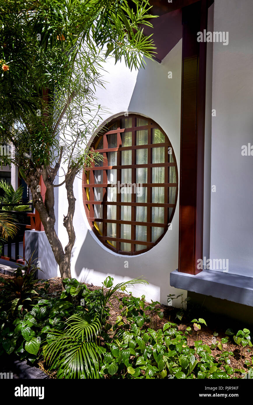 Japanese round window hi-res stock photography and images - Alamy