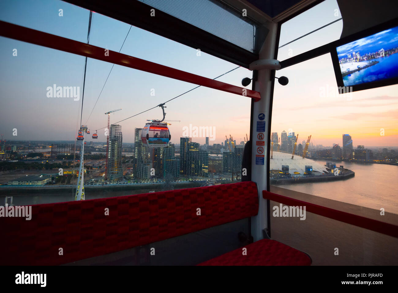 Emirates cable car london o2 hi-res stock photography and images - Alamy