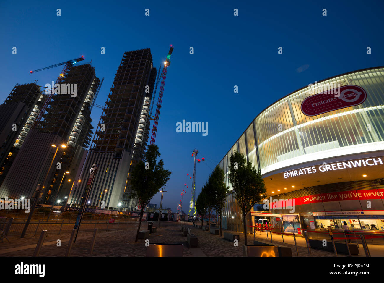 Emirates cable car london view hi-res stock photography and images - Alamy