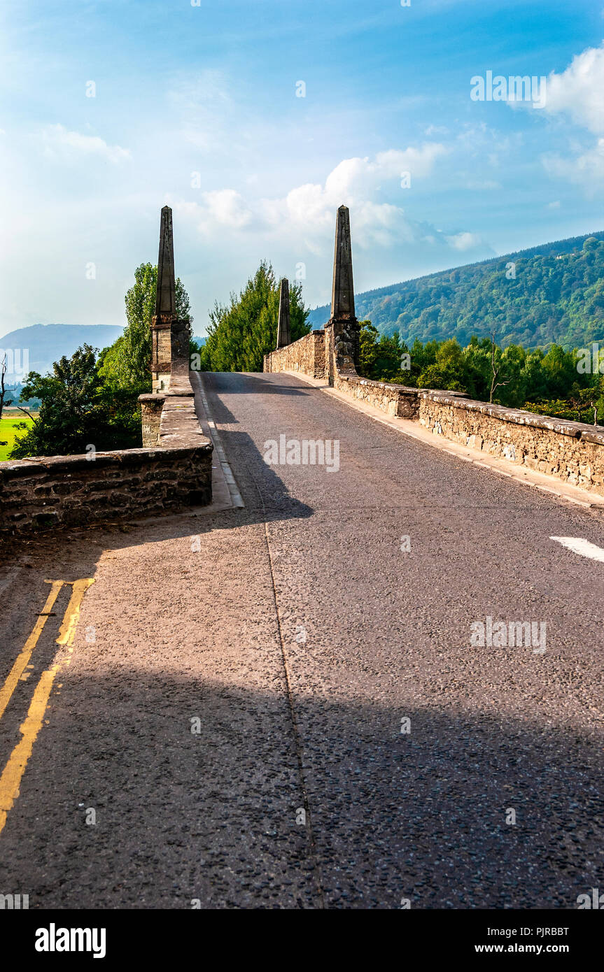 Ornate parapet hi-res stock photography and images - Alamy