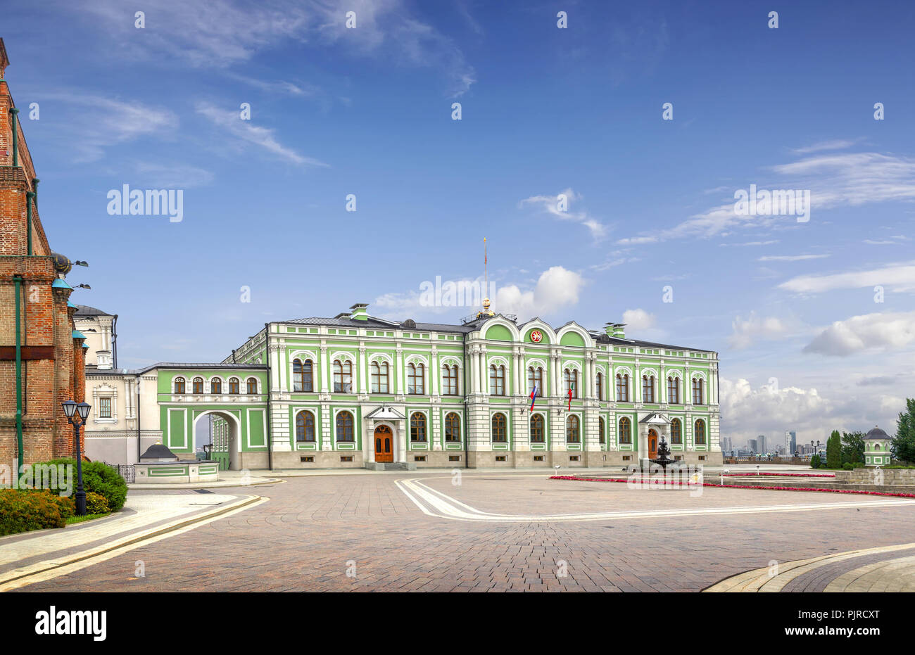 Traditional 19th century russian house hi-res stock photography and ...