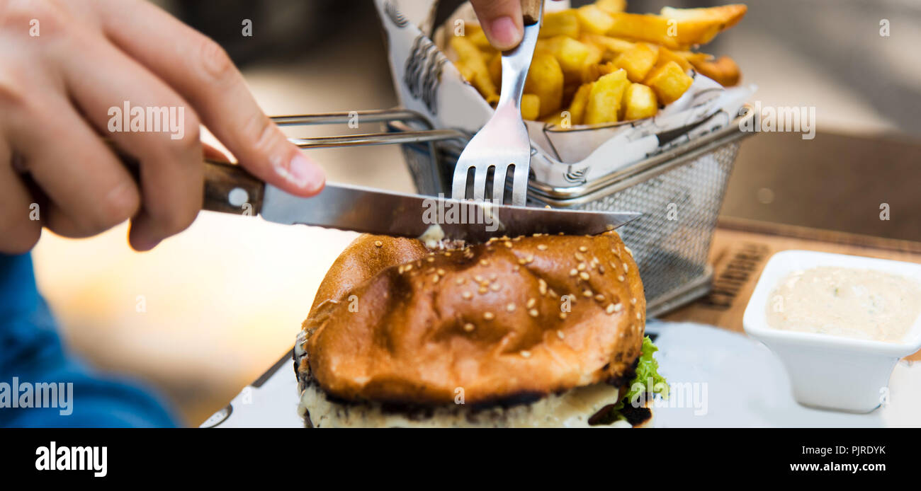 Hand food restaurant hi-res stock photography and images - Alamy