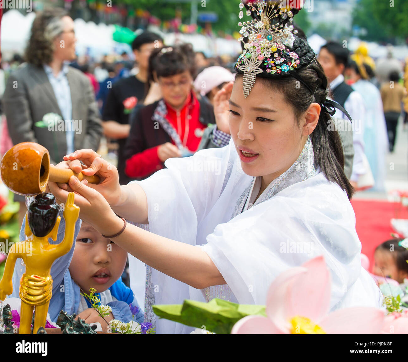 Vesak bathing buddha hi-res stock photography and images - Alamy