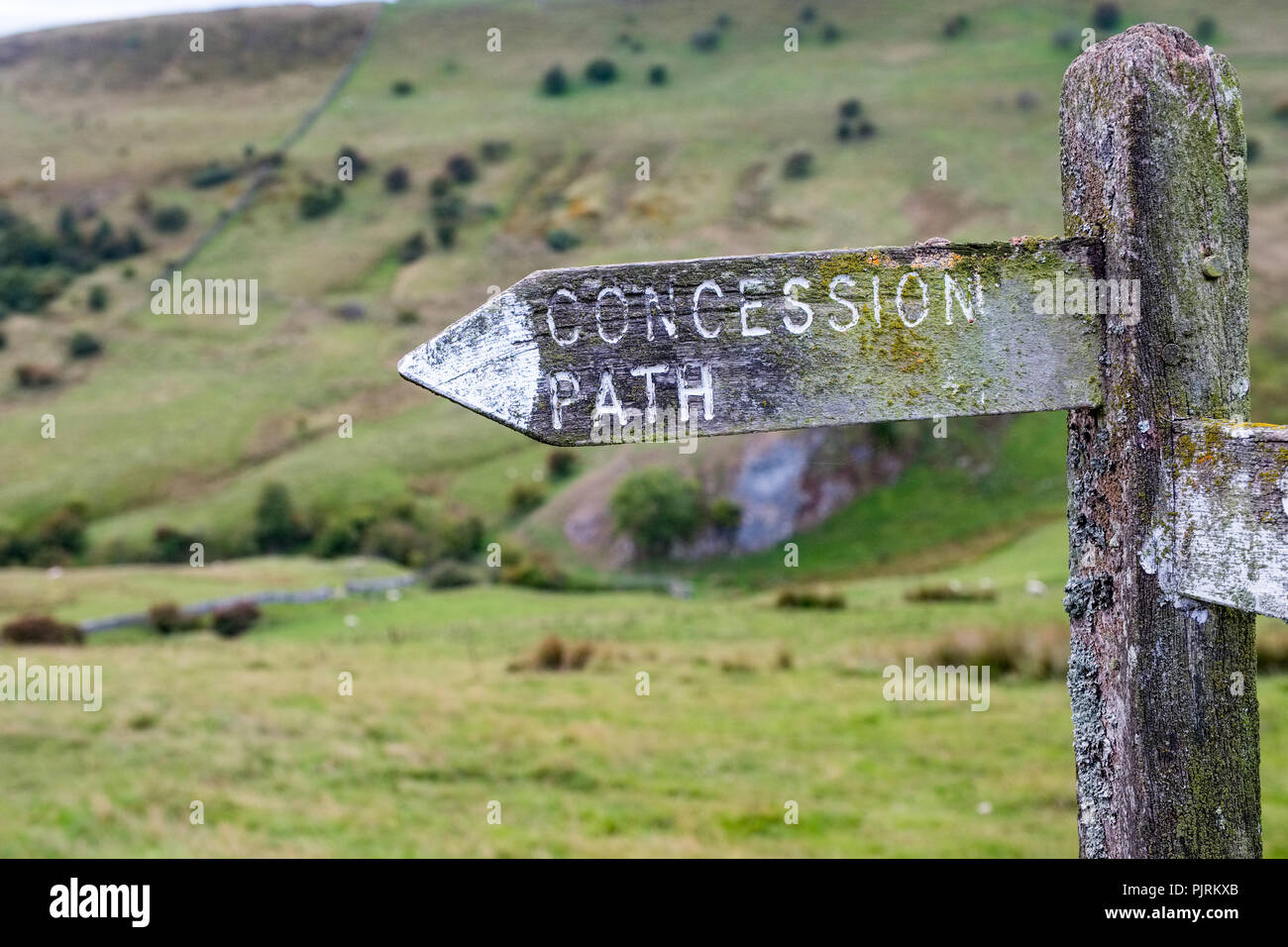 "Concession Path" Fingerpost in the Peak District National Park Stock ...
