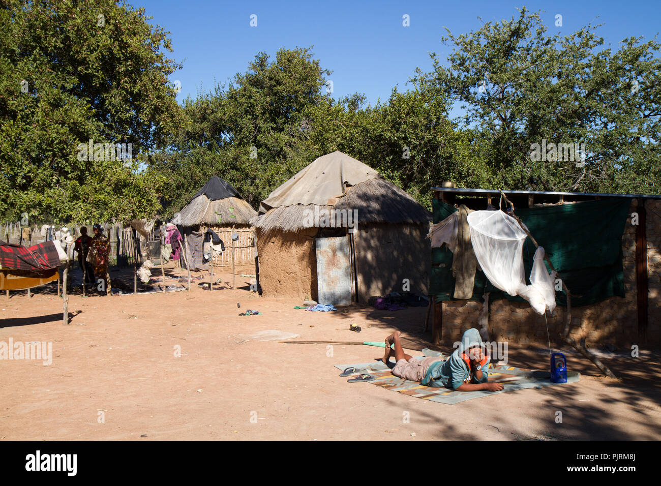 Bushmen san people hi-res stock photography and images - Alamy