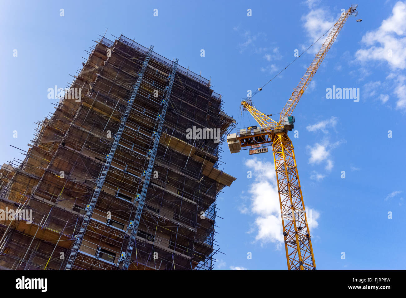Scaffolding tower block hi-res stock photography and images - Alamy