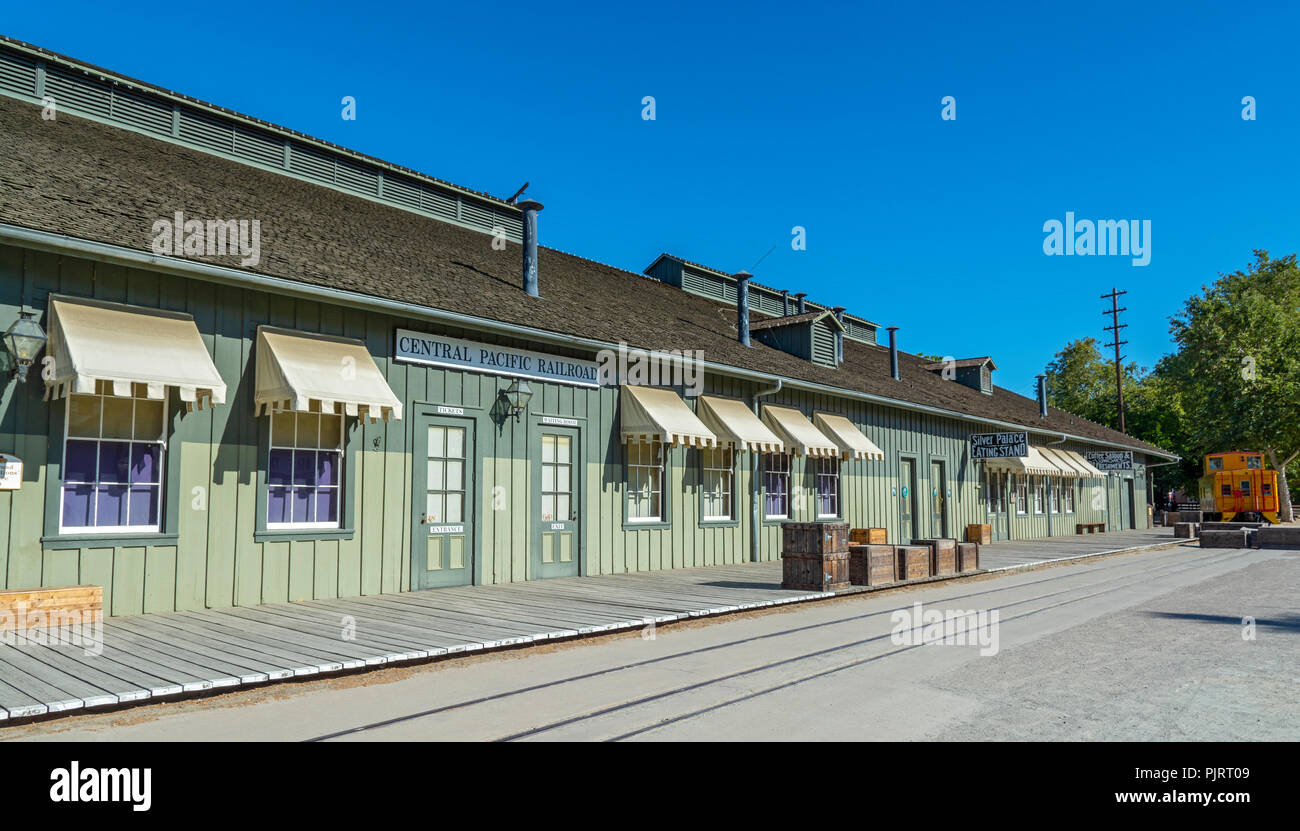 Old train depot hi-res stock photography and images - Alamy