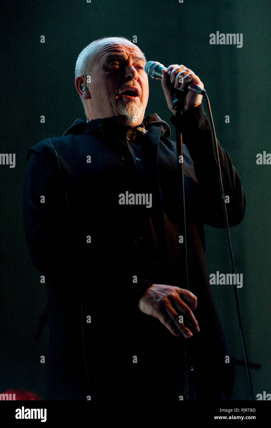 Peter Gabriel in concert with his New Blood tour in Paris (France, 22 ...