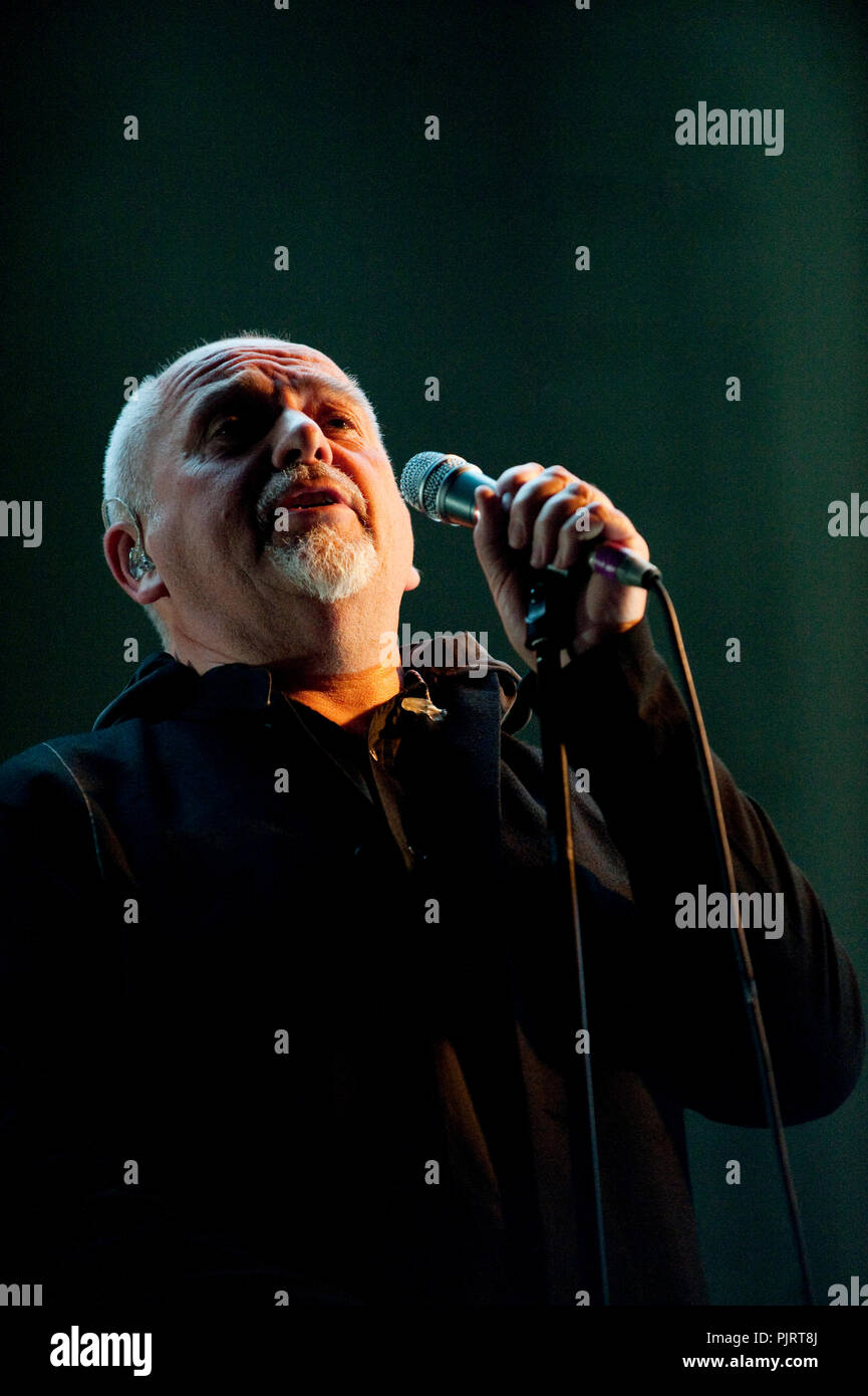 Peter Gabriel in concert with his New Blood tour in Paris (France, 22 ...