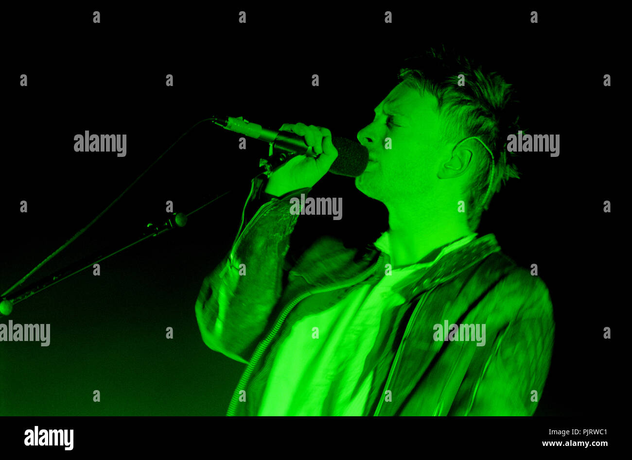 Radiohead in concert hi-res stock photography and images - Alamy