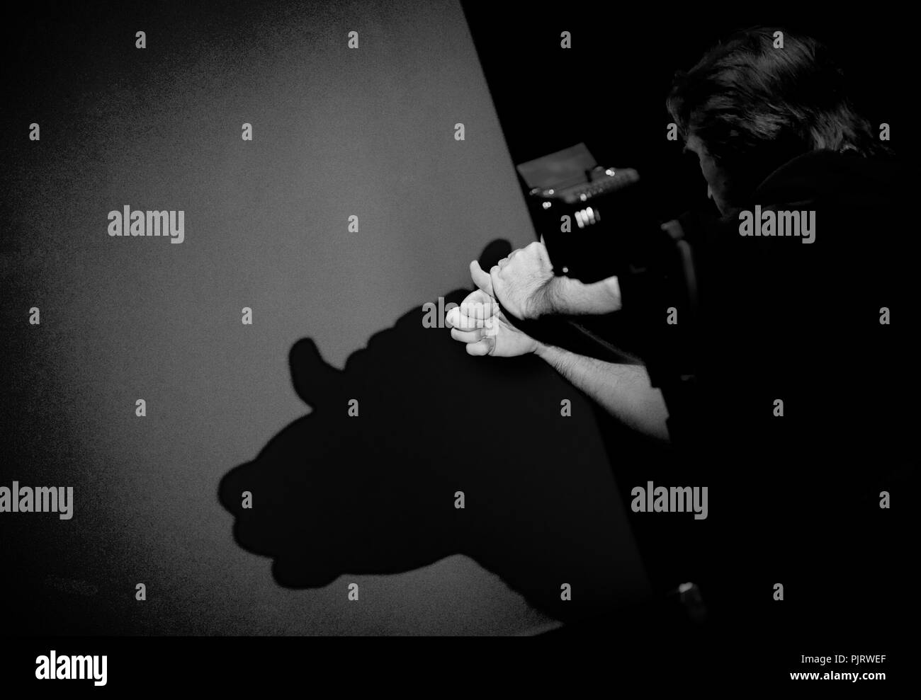 Hand shadowgraphy hi-res stock photography and images - Alamy