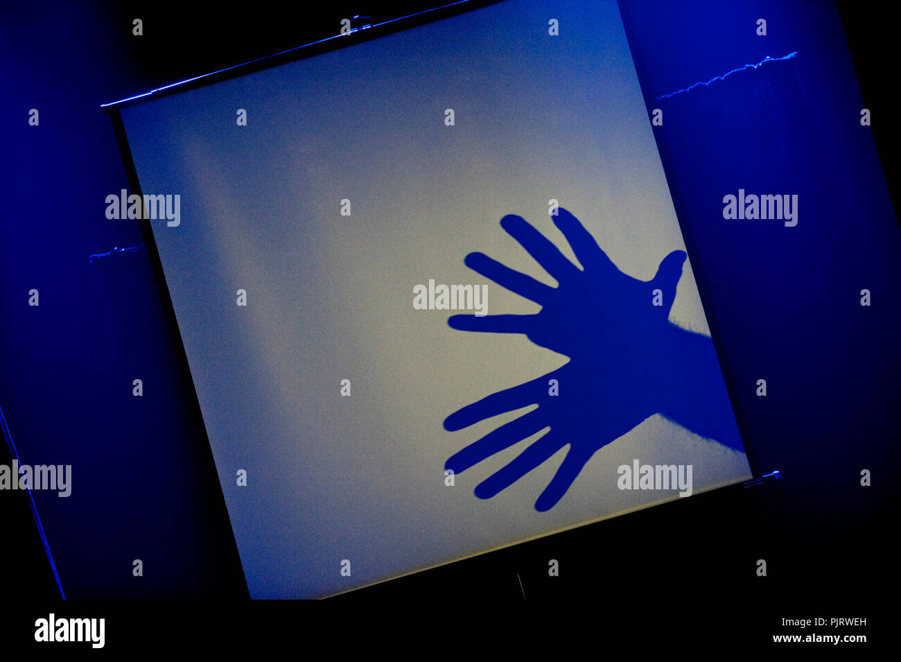 Hand shadowgraphy hi-res stock photography and images - Alamy