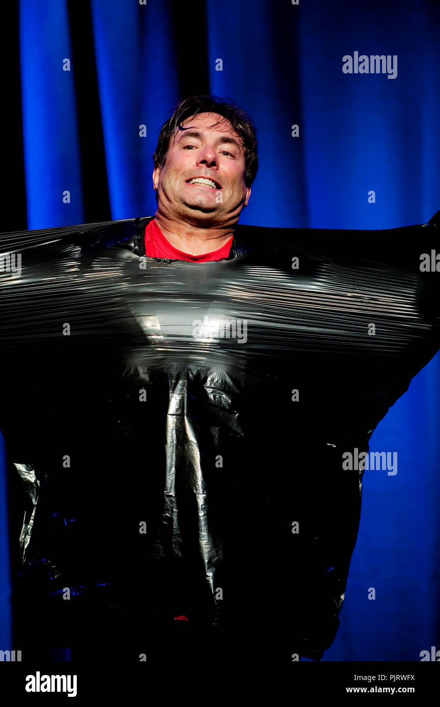 American juggler Michael Carey Goudeau in Leuven (Belgium, 24/09/2010 ...