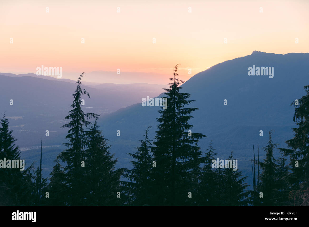 Mt si hiking hi-res stock photography and images - Alamy