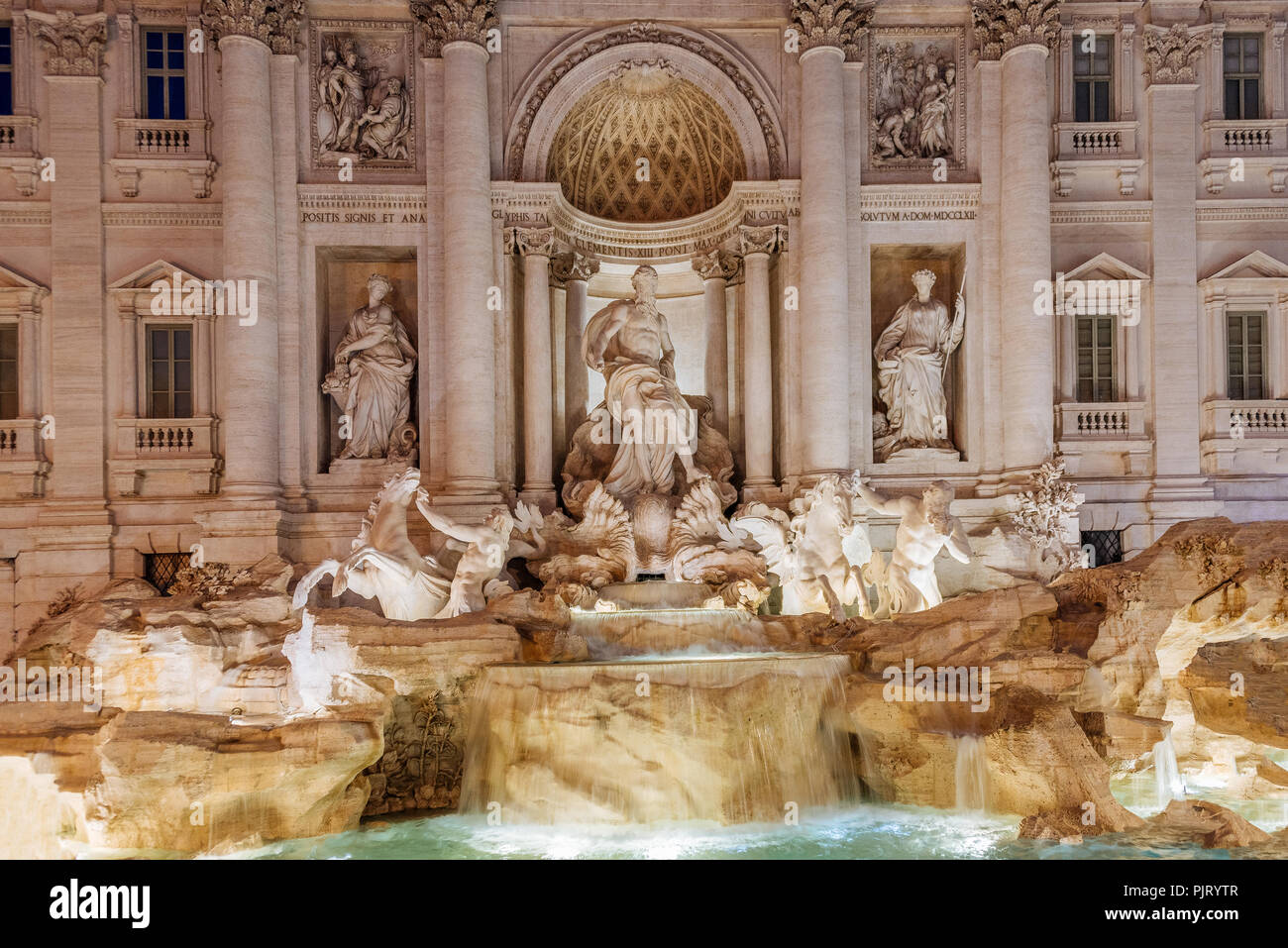 Fountain tourism tourist destination hi-res stock photography and ...