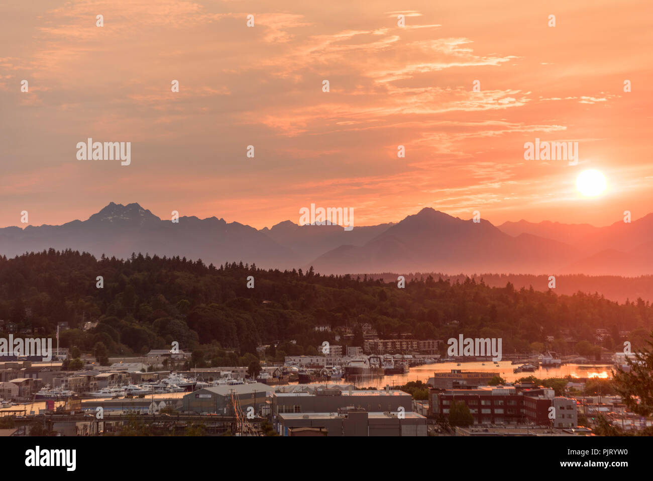 Seattle mountain hi-res stock photography and images - Alamy