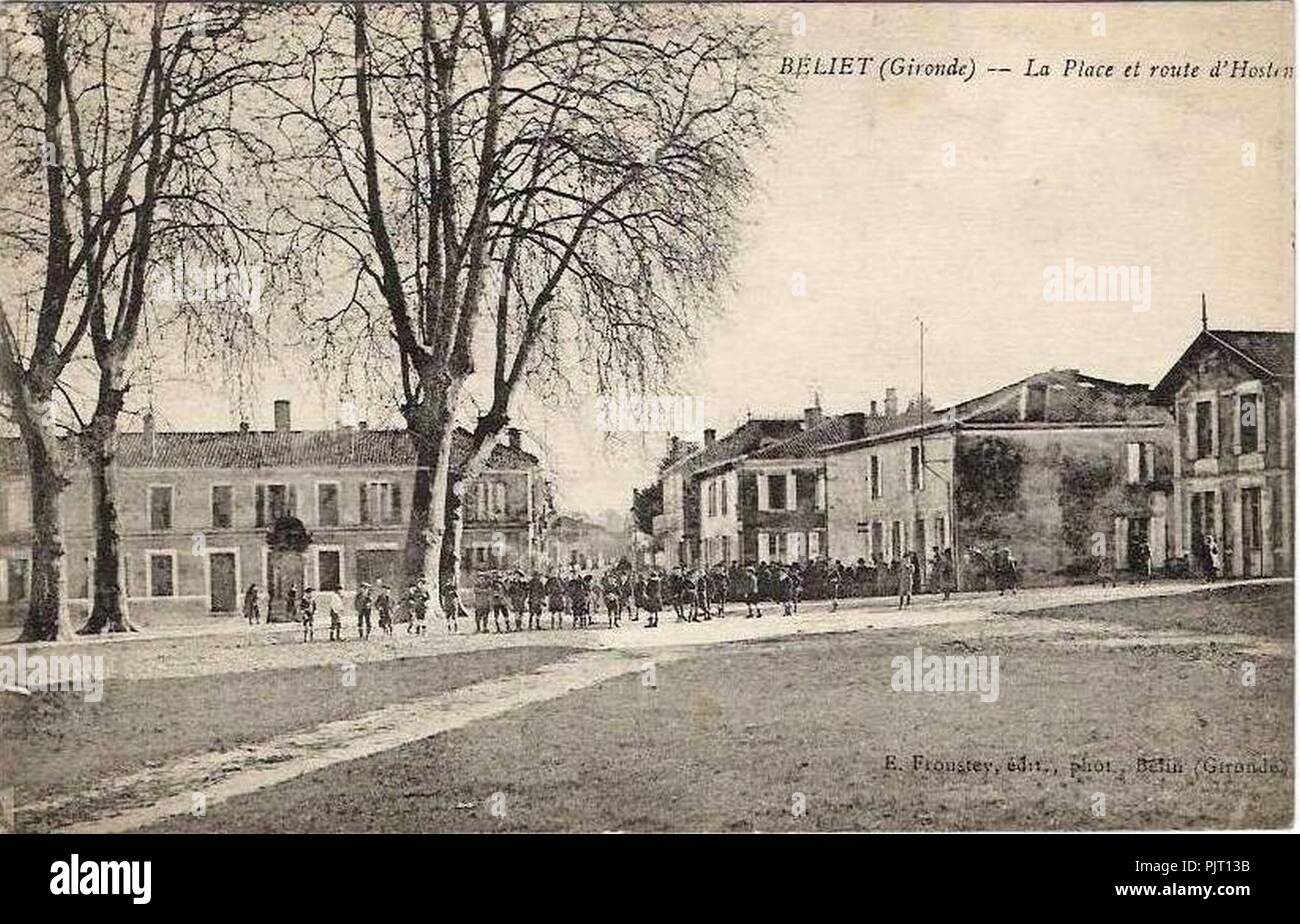 Belin-Béliet - place et route d'Hostens Stock Photo - Alamy