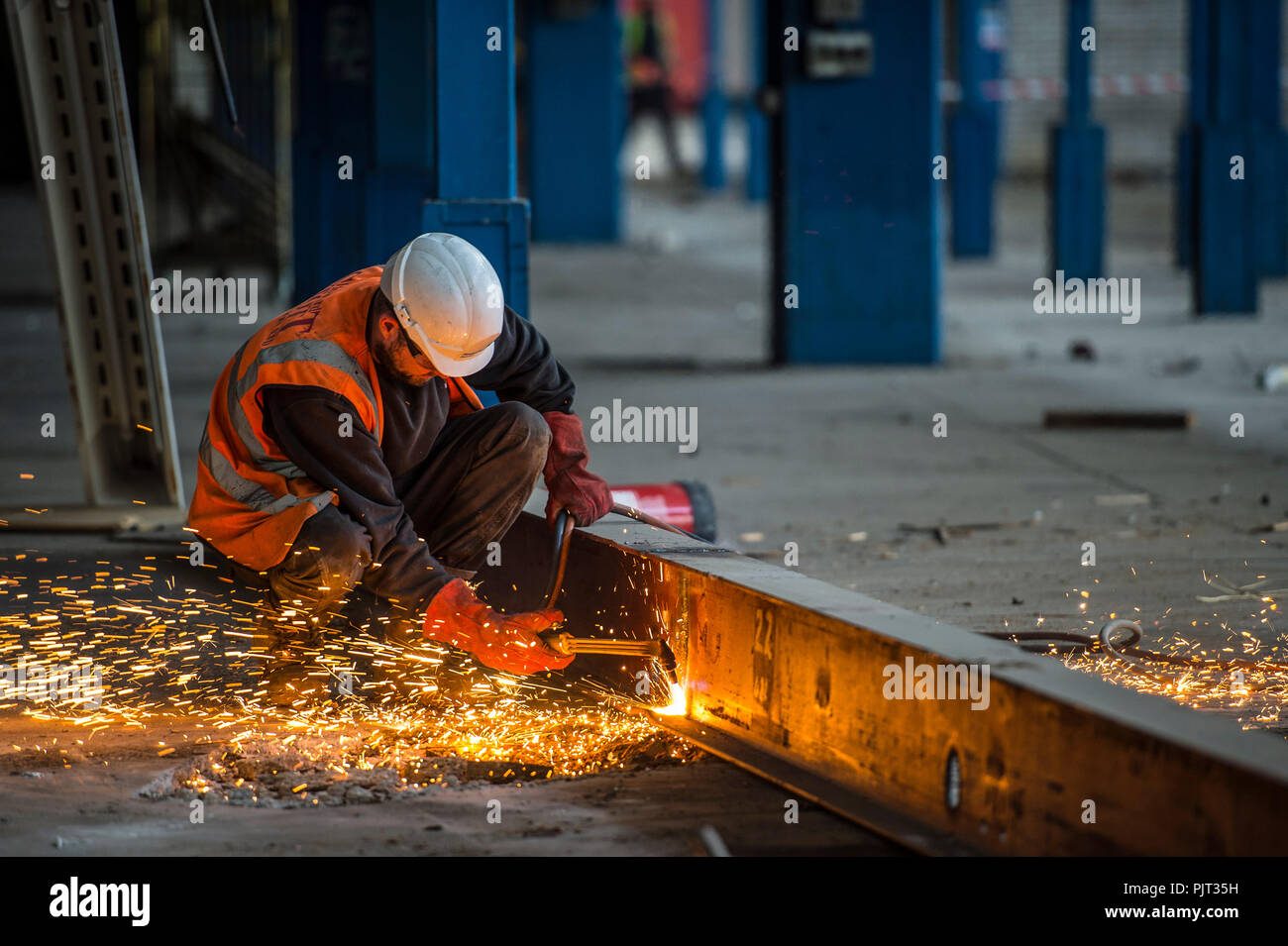 Cutting a steel girder Stock Photo - Alamy