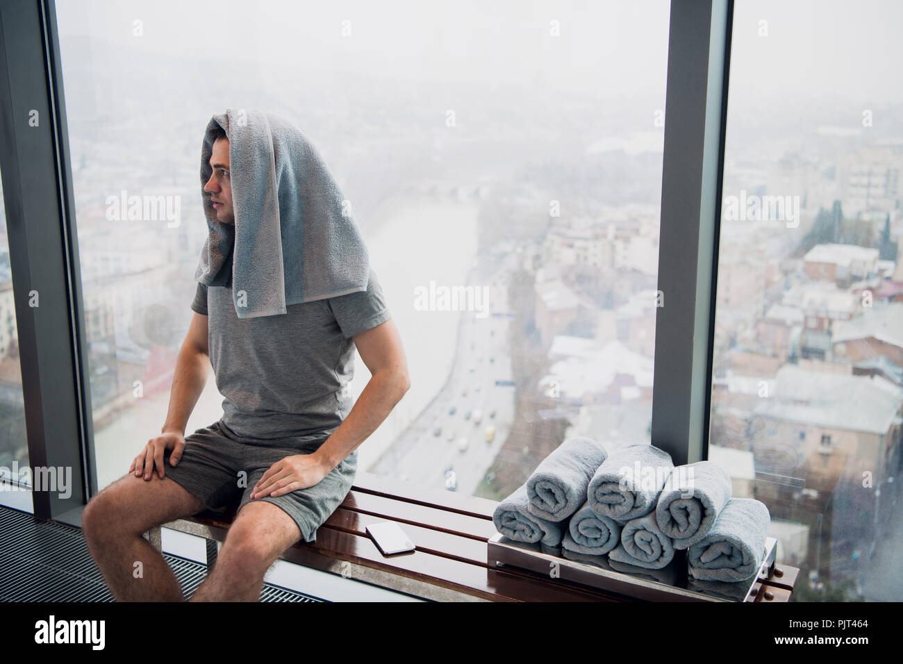Head and shoulders towel hi-res stock photography and images - Alamy