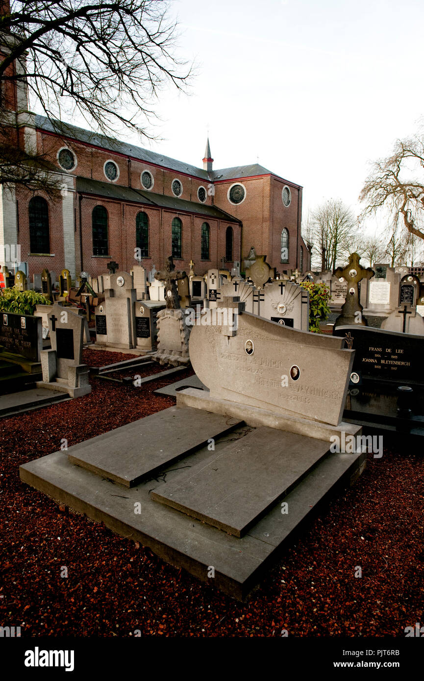 Onze lieve vrouw hemelvaartkerk hi-res stock photography and images - Alamy