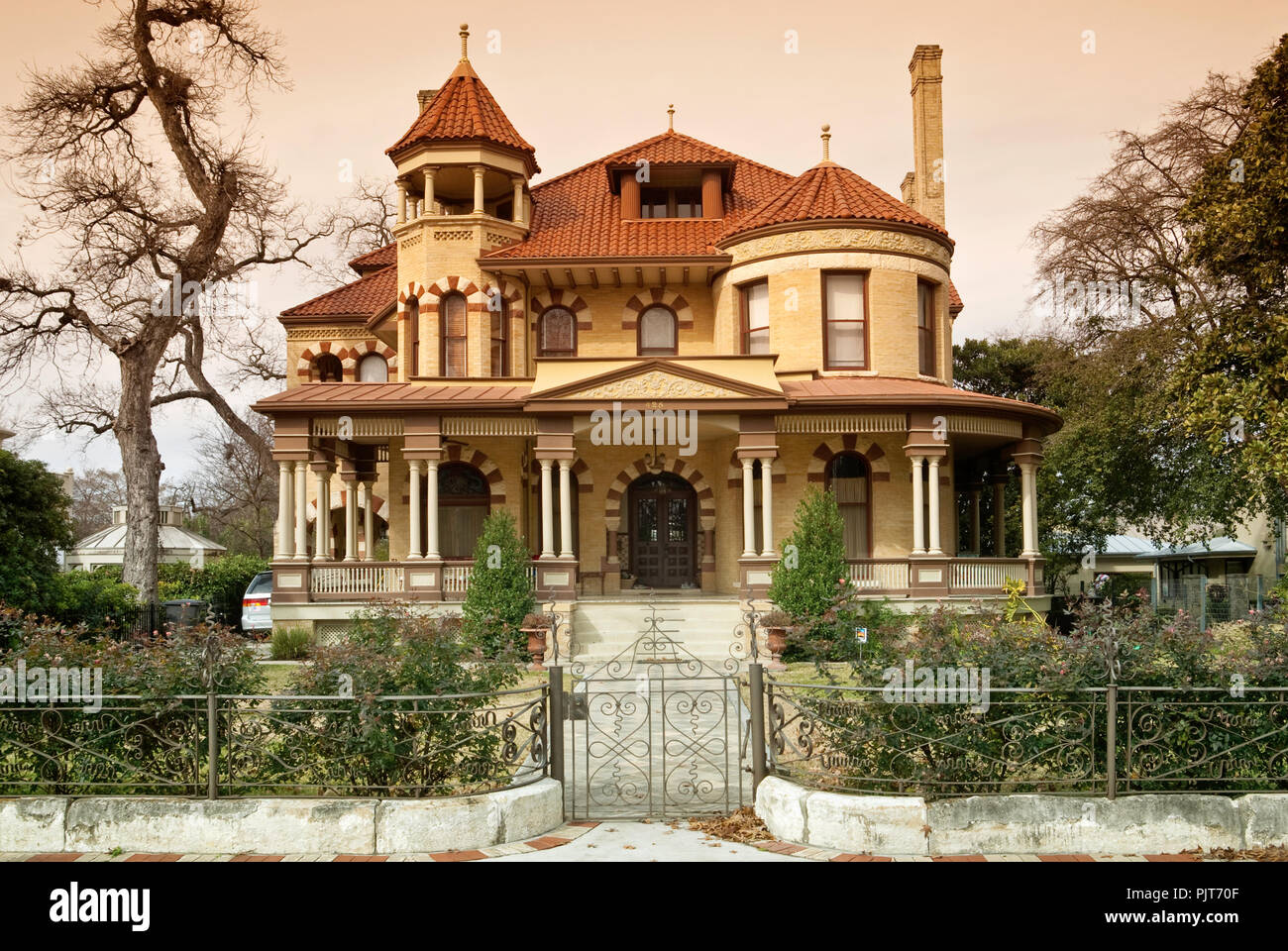 Romanesque House Pin On Architecture