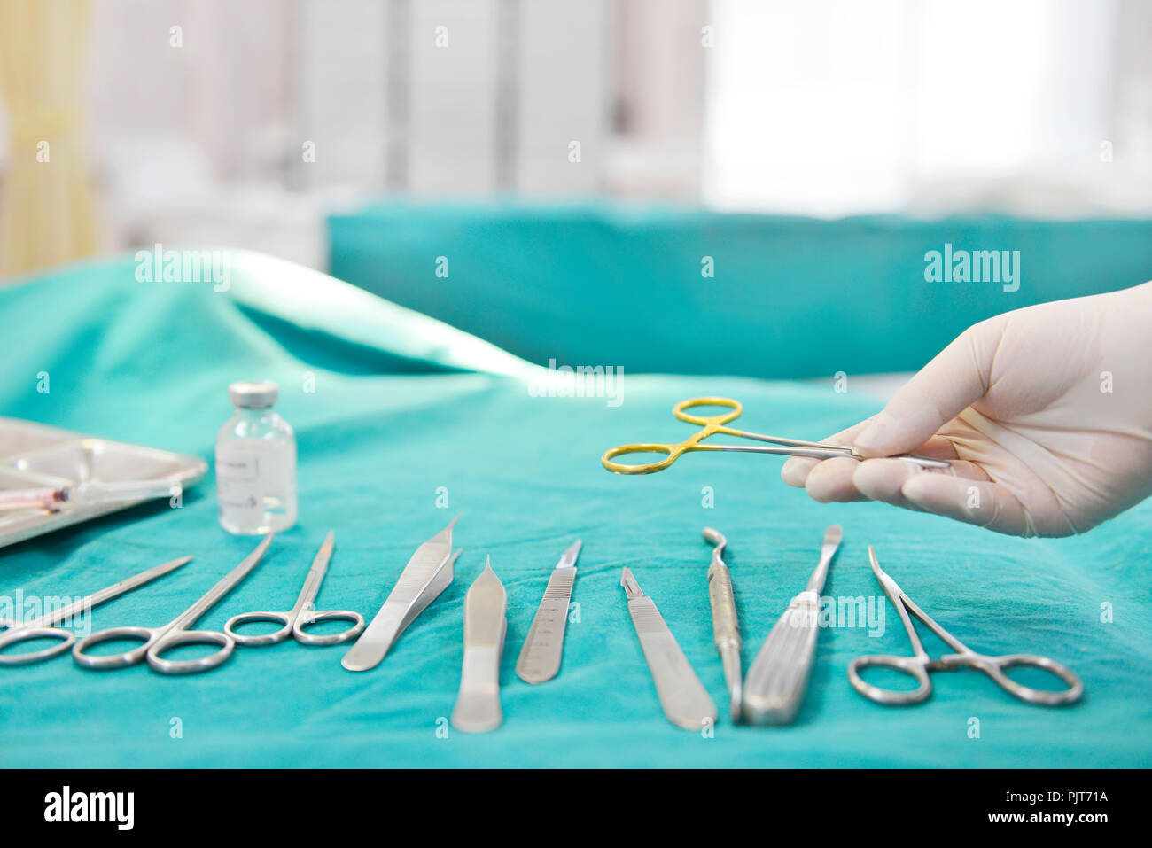 Surgical instruments hi-res stock photography and images - Alamy