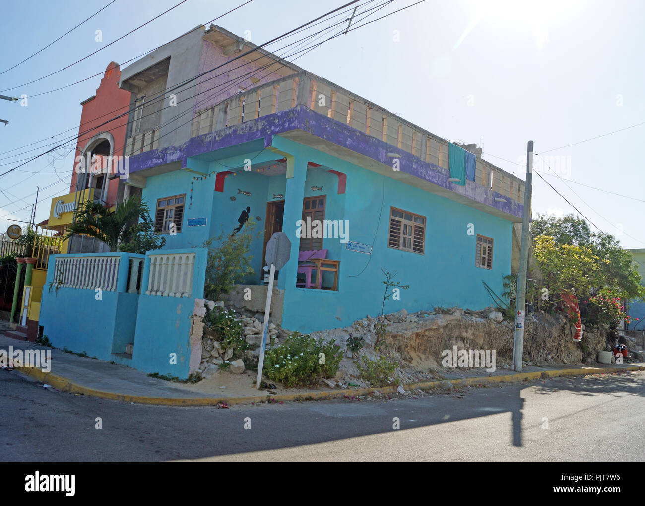 Colorful mexican houses hi-res stock photography and images - Alamy