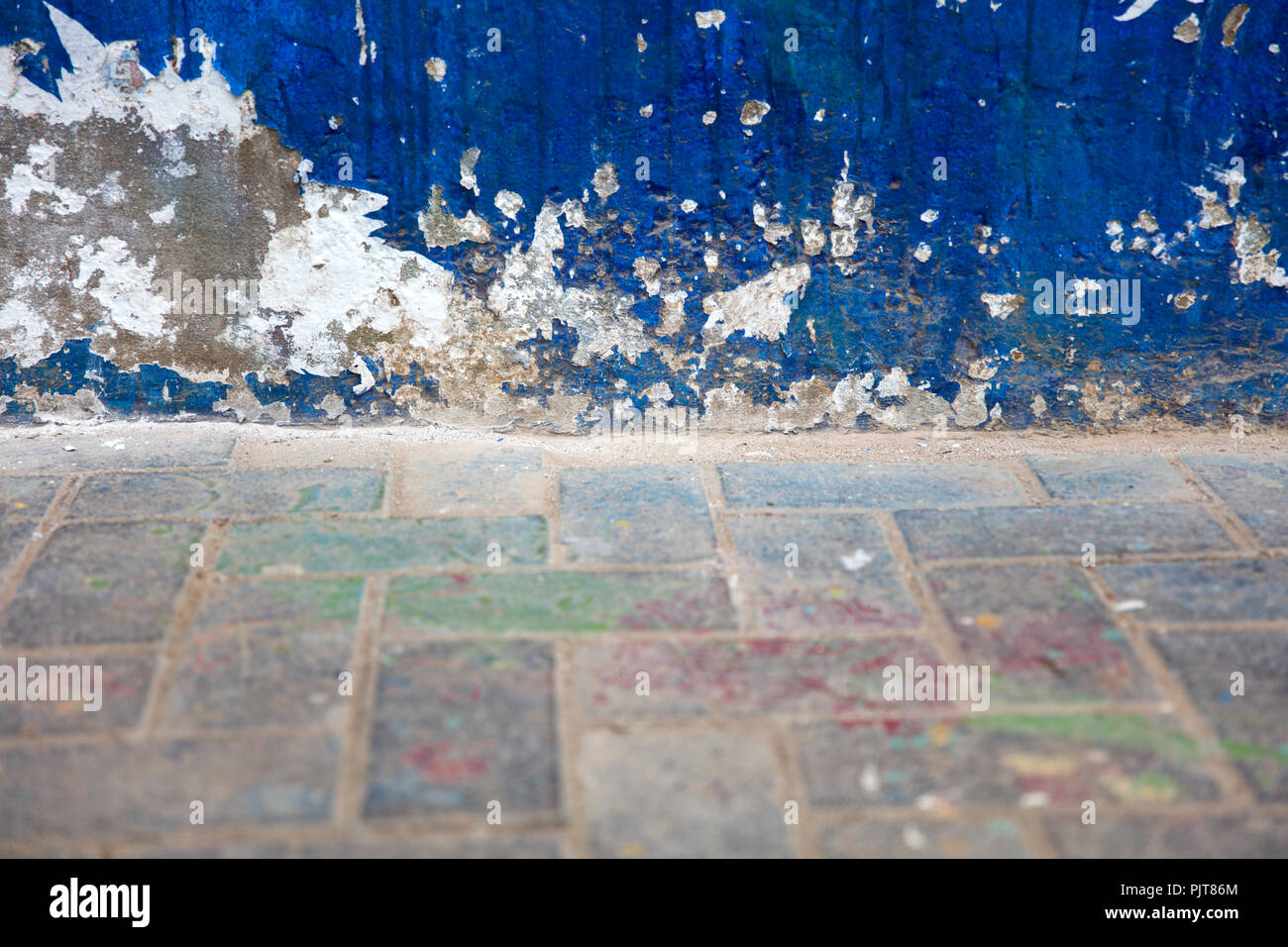Weathered blue wall hi-res stock photography and images - Alamy