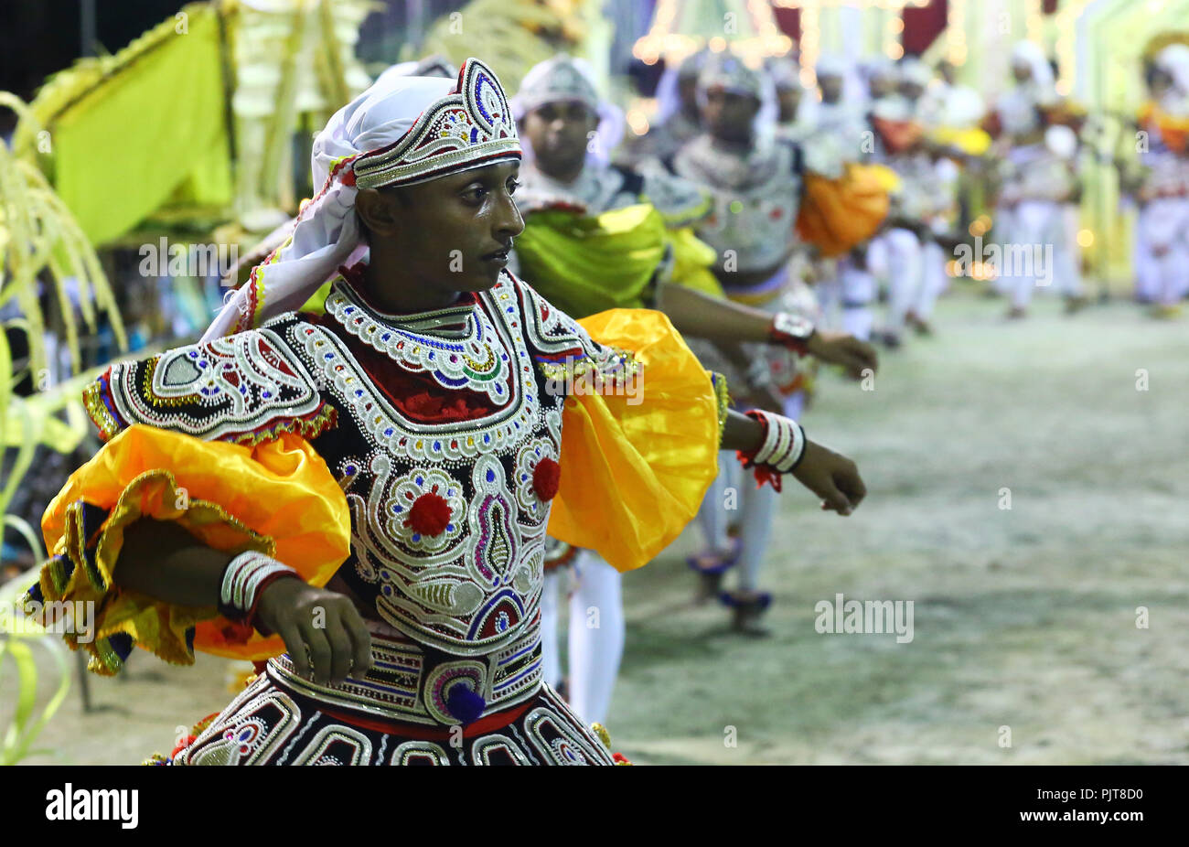 Sri lankan dancer during ceremony hi-res stock photography and images ...
