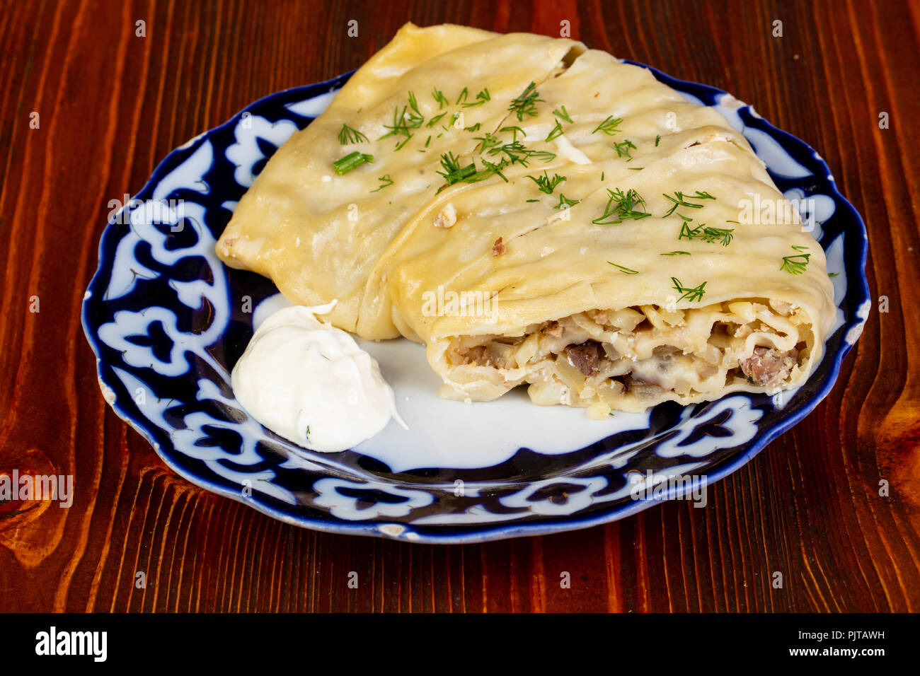 Traditional uzbek Hanum wiht meat Stock Photo - Alamy