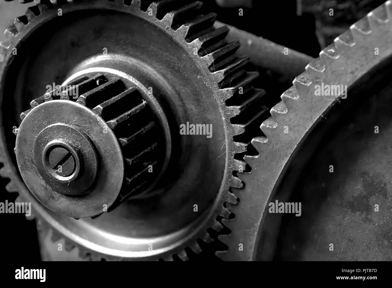 Old iron gears hi-res stock photography and images - Alamy