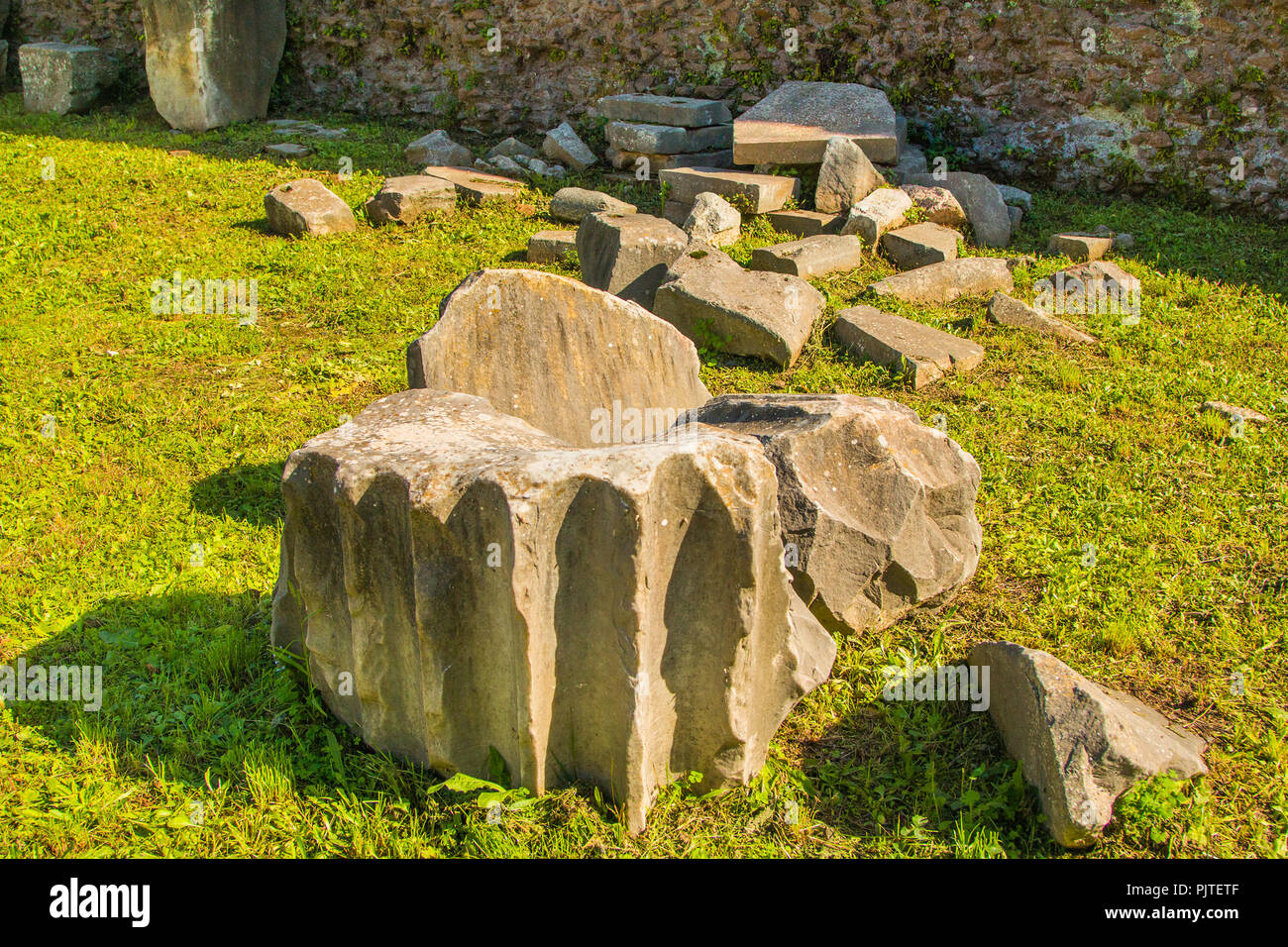 Remains of an ancient building hi-res stock photography and images - Alamy