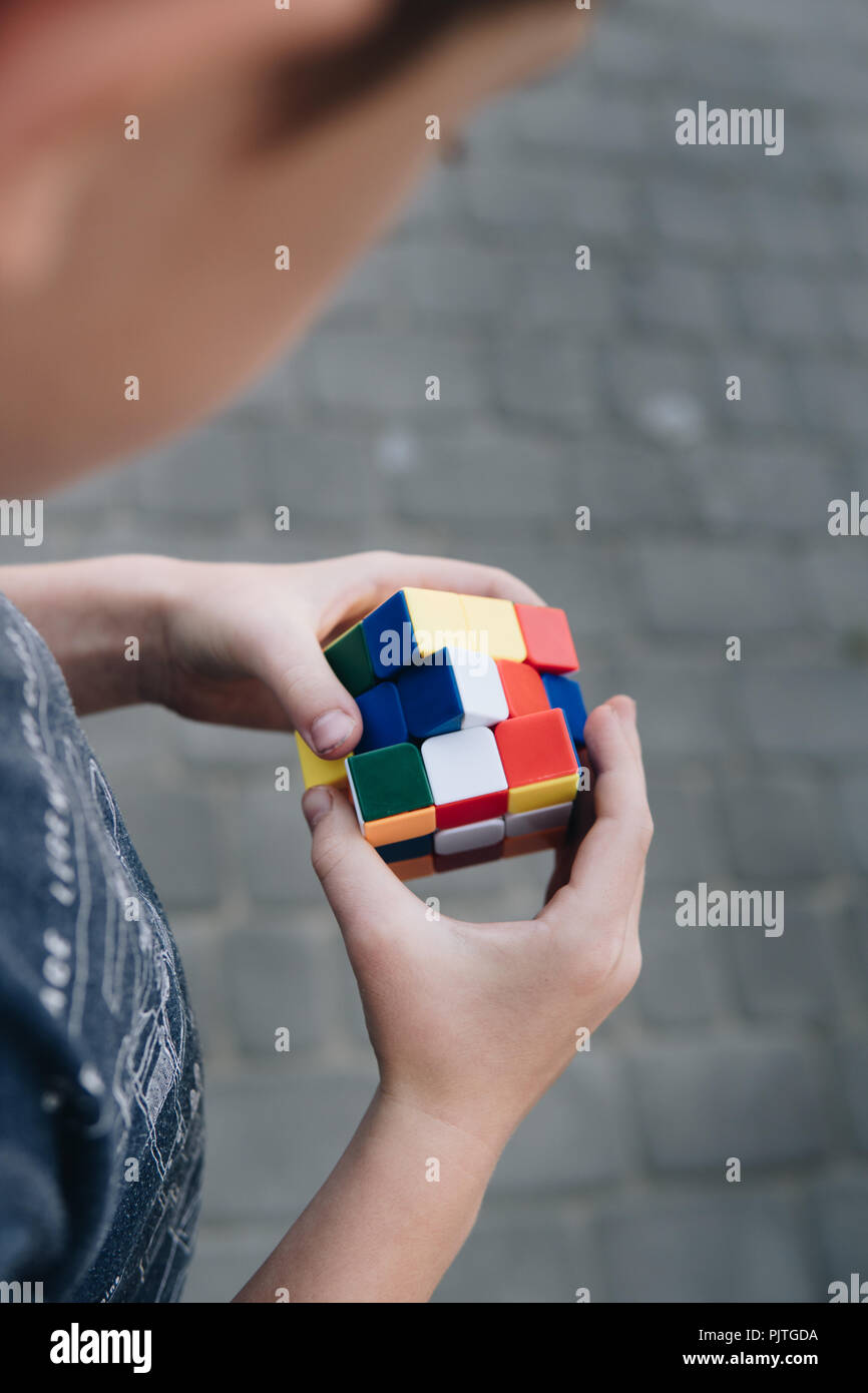 kid trying to solve the rubik cube Stock Photo - Alamy