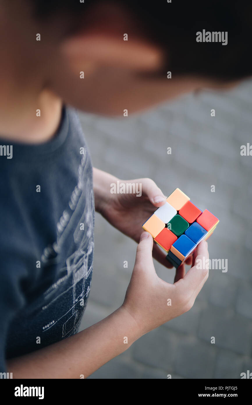kid trying to solve the rubik cube Stock Photo - Alamy