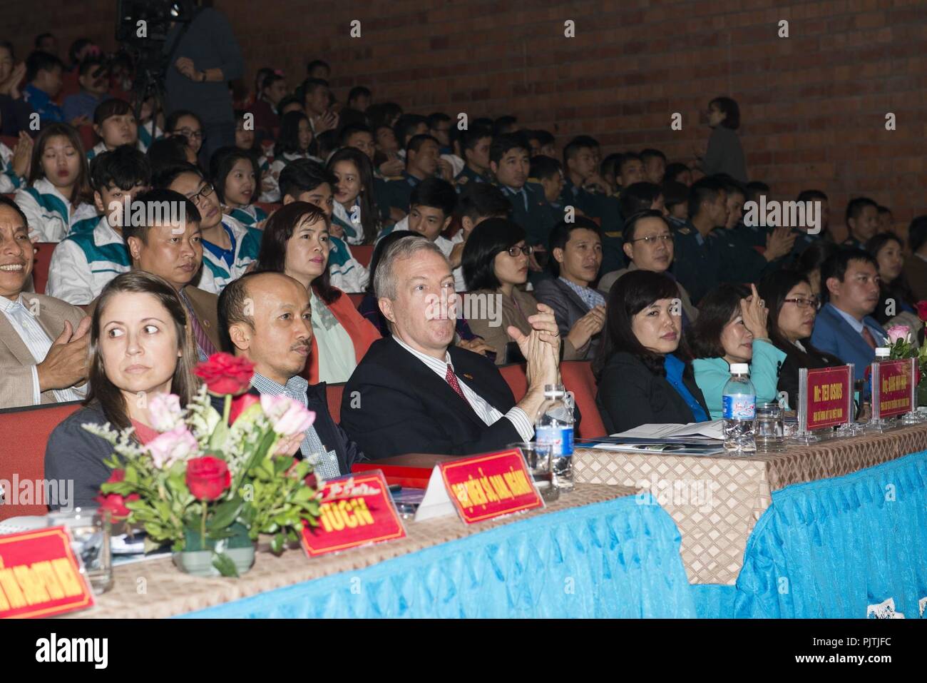 Beach Clean-up Day in Ha Long Bay Stock Photo - Alamy