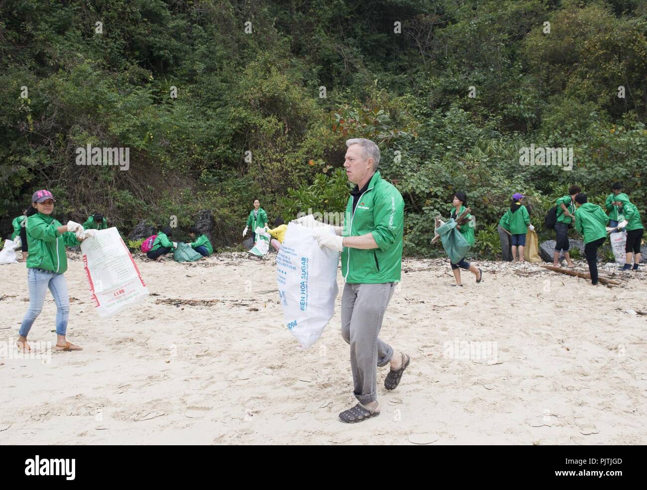 Beach Clean-up Day in Ha Long Bay Stock Photo - Alamy