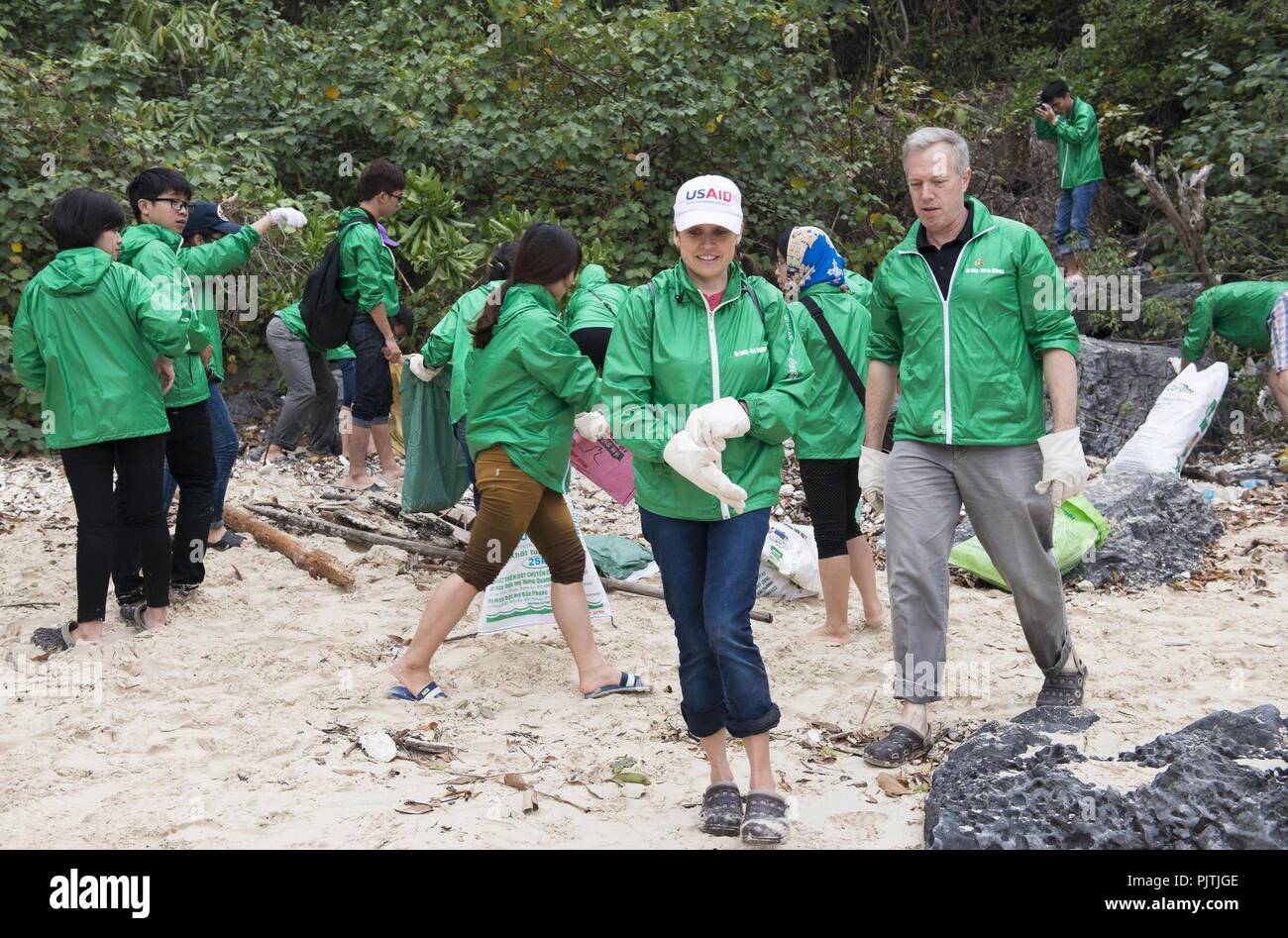 Beach Clean-up Day in Ha Long Bay Stock Photo - Alamy