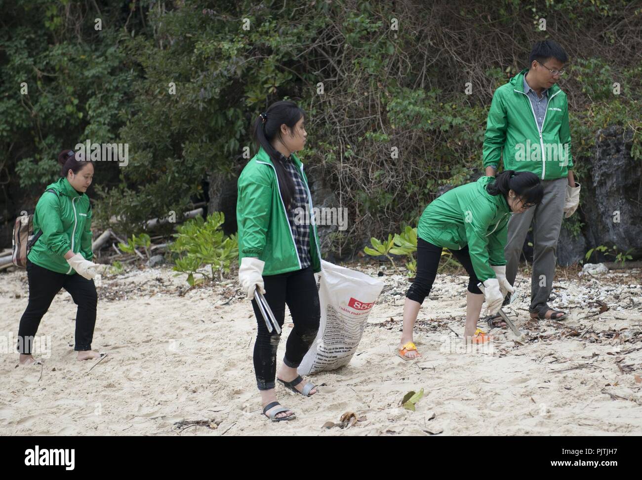 Beach Clean-up Day in Ha Long Bay Stock Photo - Alamy