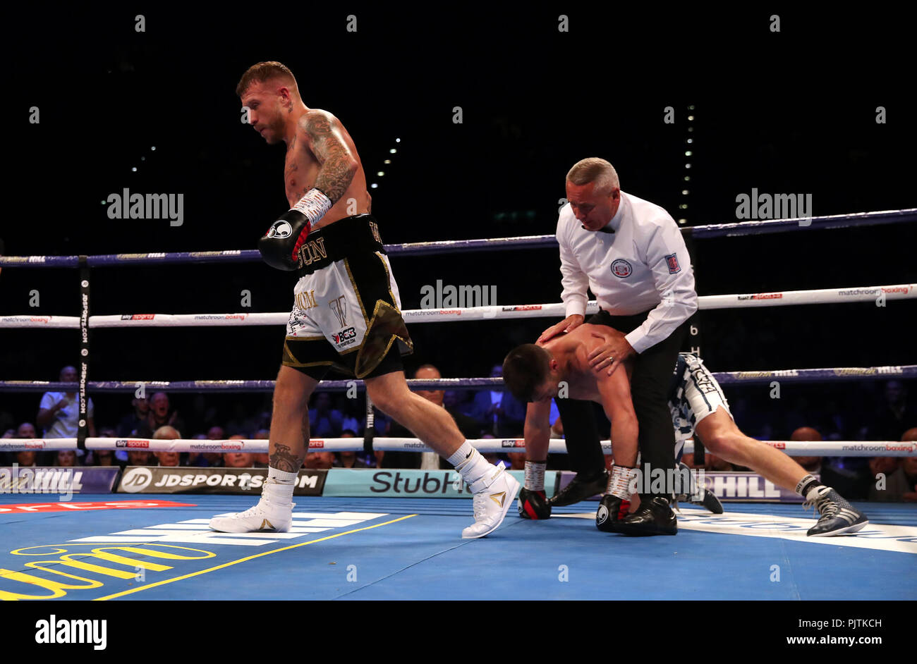 Jason Welborn knocks down Tommy Langford during the first round of ...