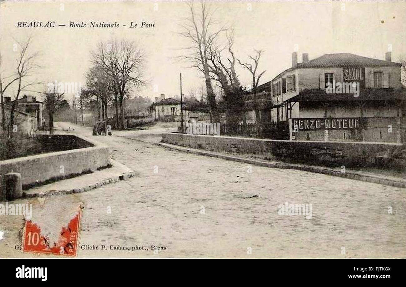 Beaulac-Bernos - bourg 4 Stock Photo - Alamy