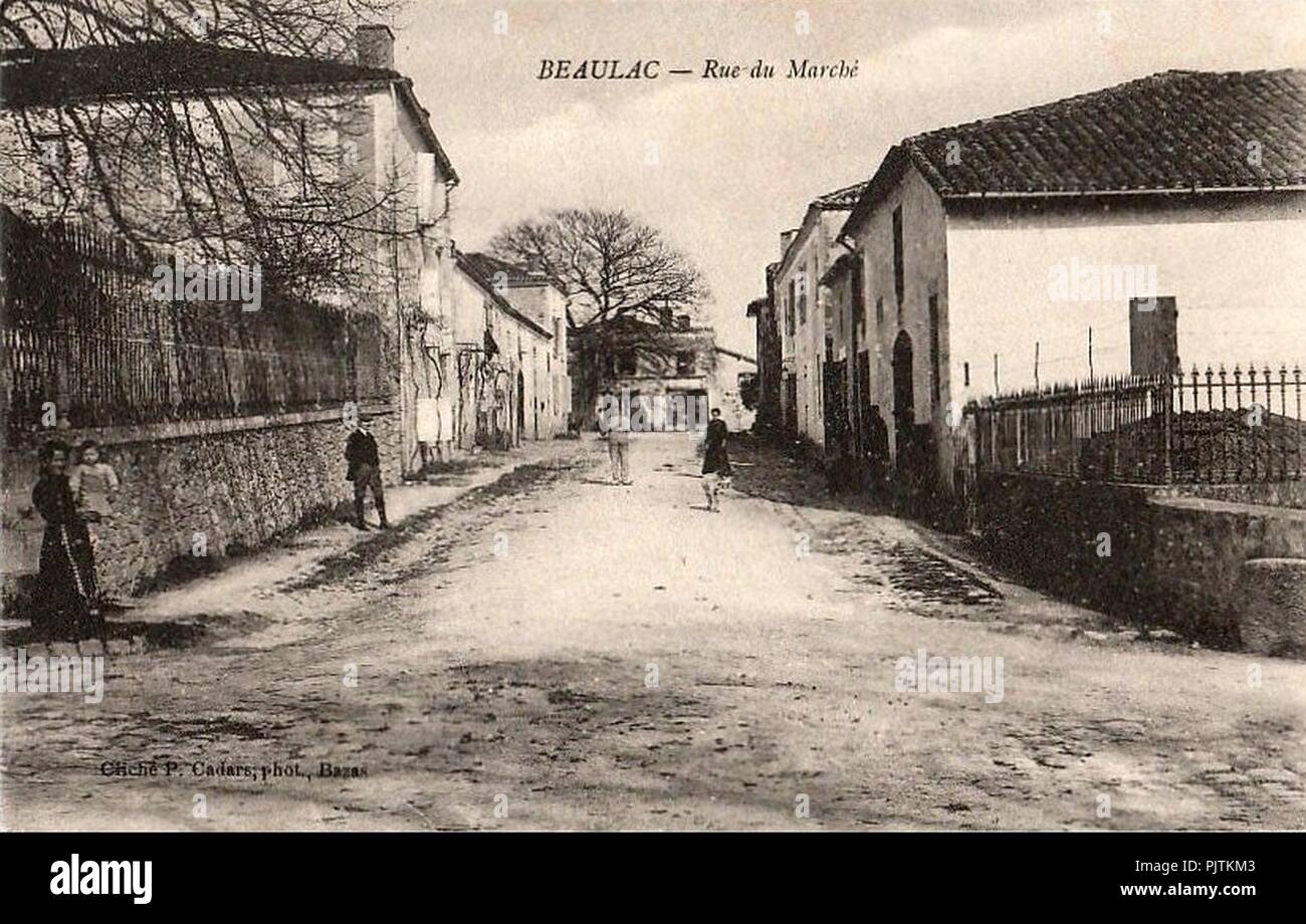 Beaulac-Bernos - bourg 3 Stock Photo - Alamy