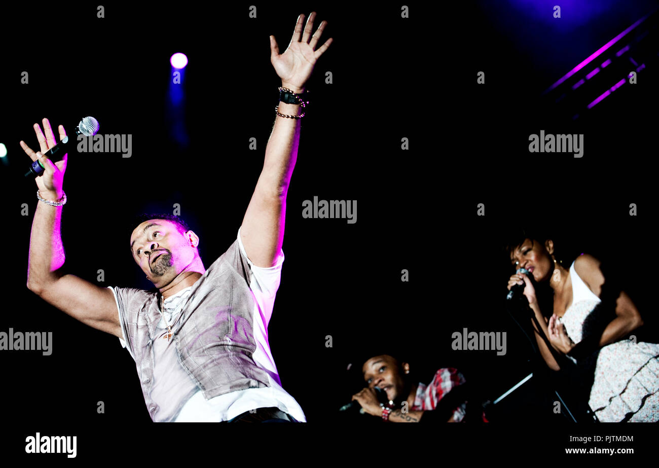 American singer shaggy hi-res stock photography and images - Alamy