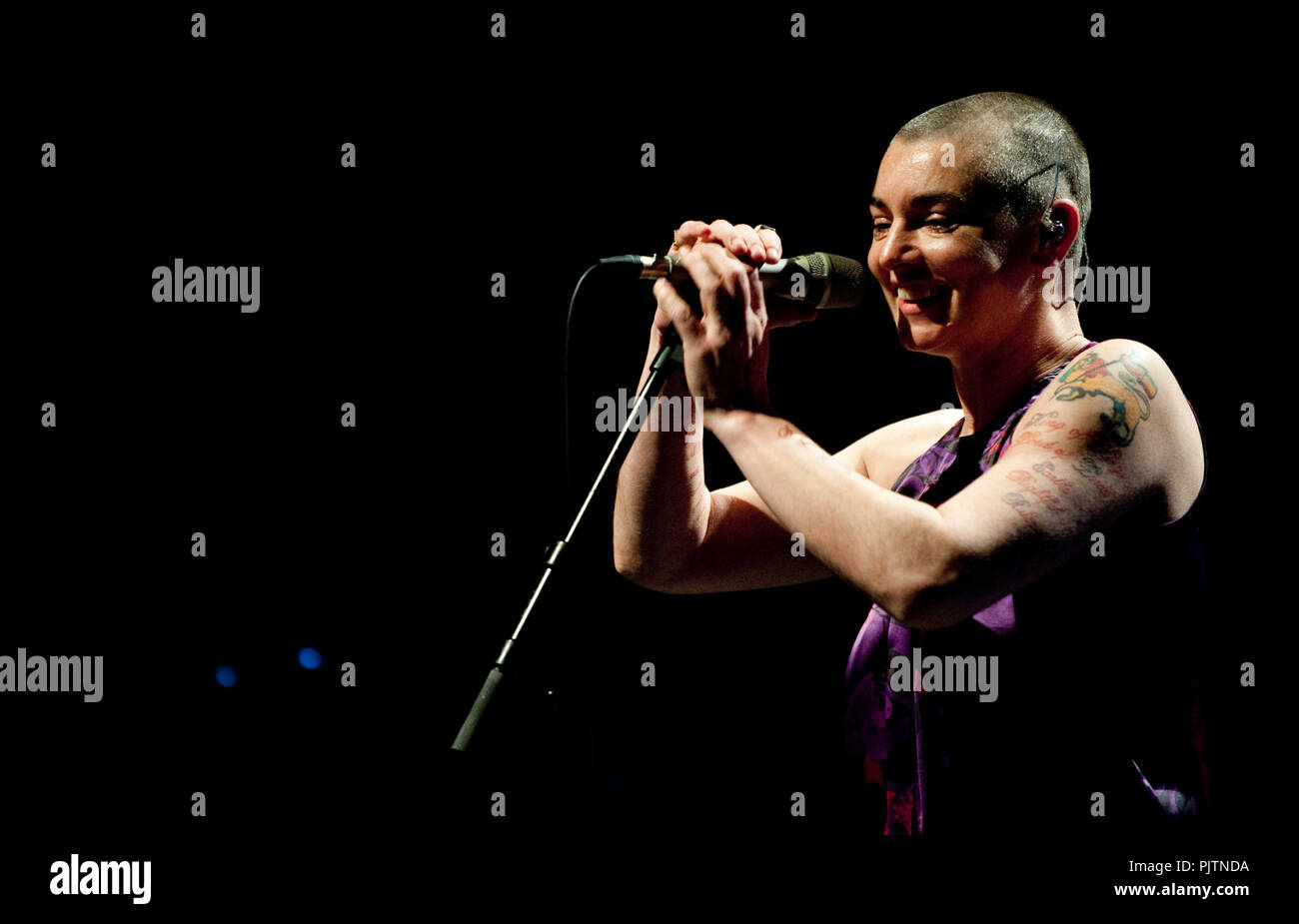 Chanteure irlandaise hi-res stock photography and images - Alamy